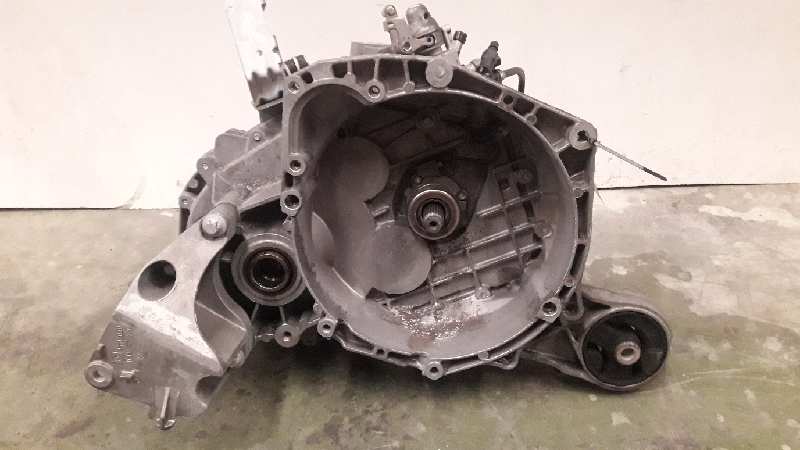 Manual gearbox CADILLAC BLS Wagon 1.9 D 1726663 | B-Parts