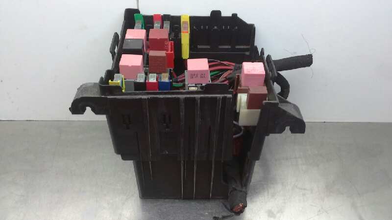 Fuse box OPEL VIVARO A Van (X83) 2.0 CDTI (F7) 1094519 | B-Parts
