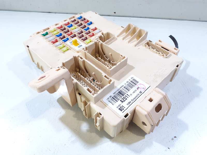 Fuse box KIA CEE'D (JD) 1.4 CRDi 90 8884769 | B-Parts