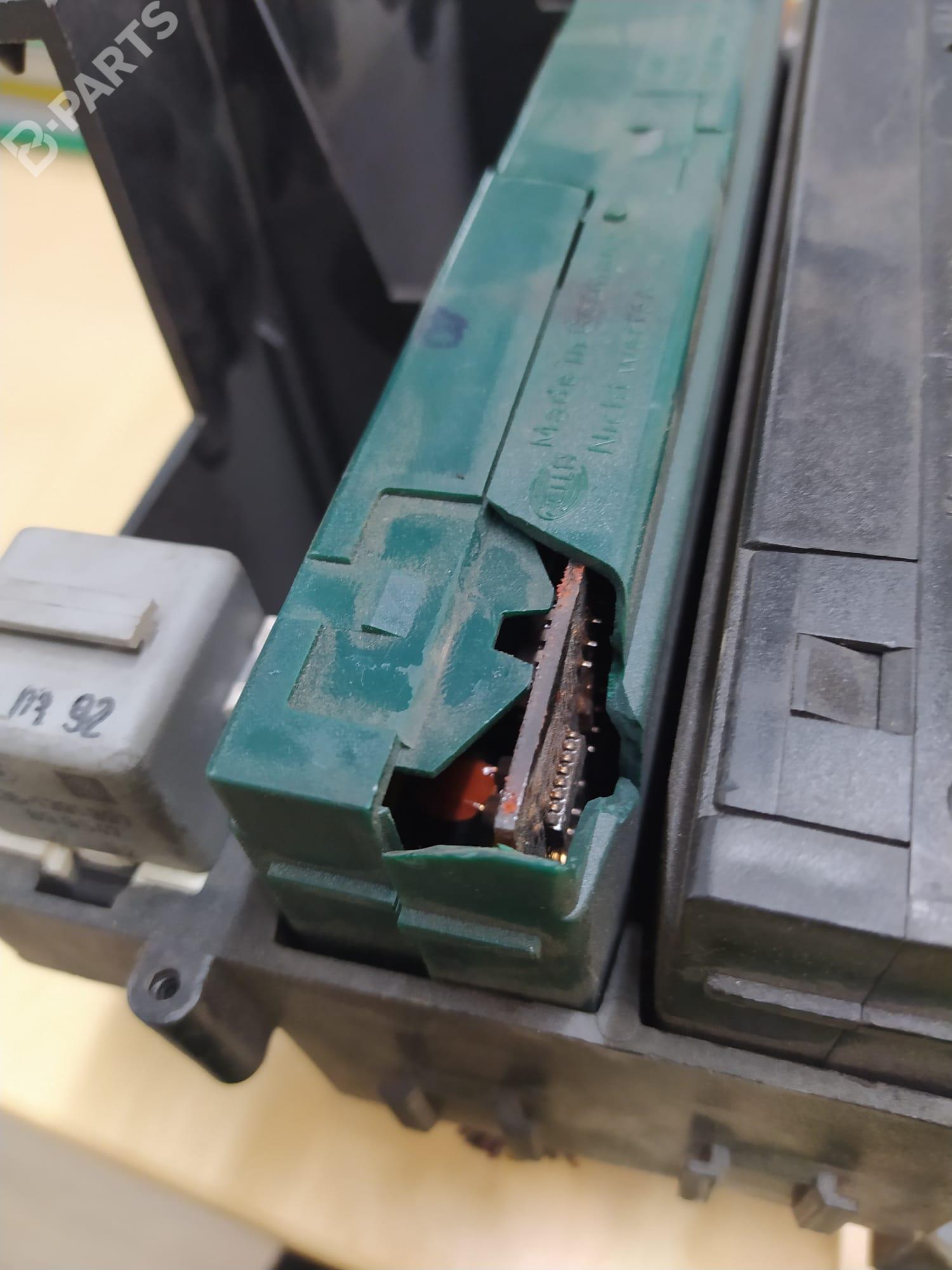 Fuse box BMW 5 (E34) 520 i 24V 8355817 | 5DK00696501 | B-Parts