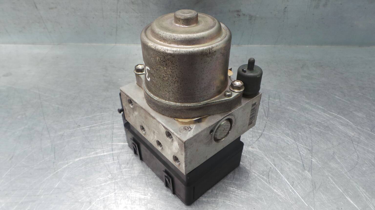 ABS pump MITSUBISHI PAJERO SPORT I (K7_, K9_) 2.5 TD (K94W, K74T ...