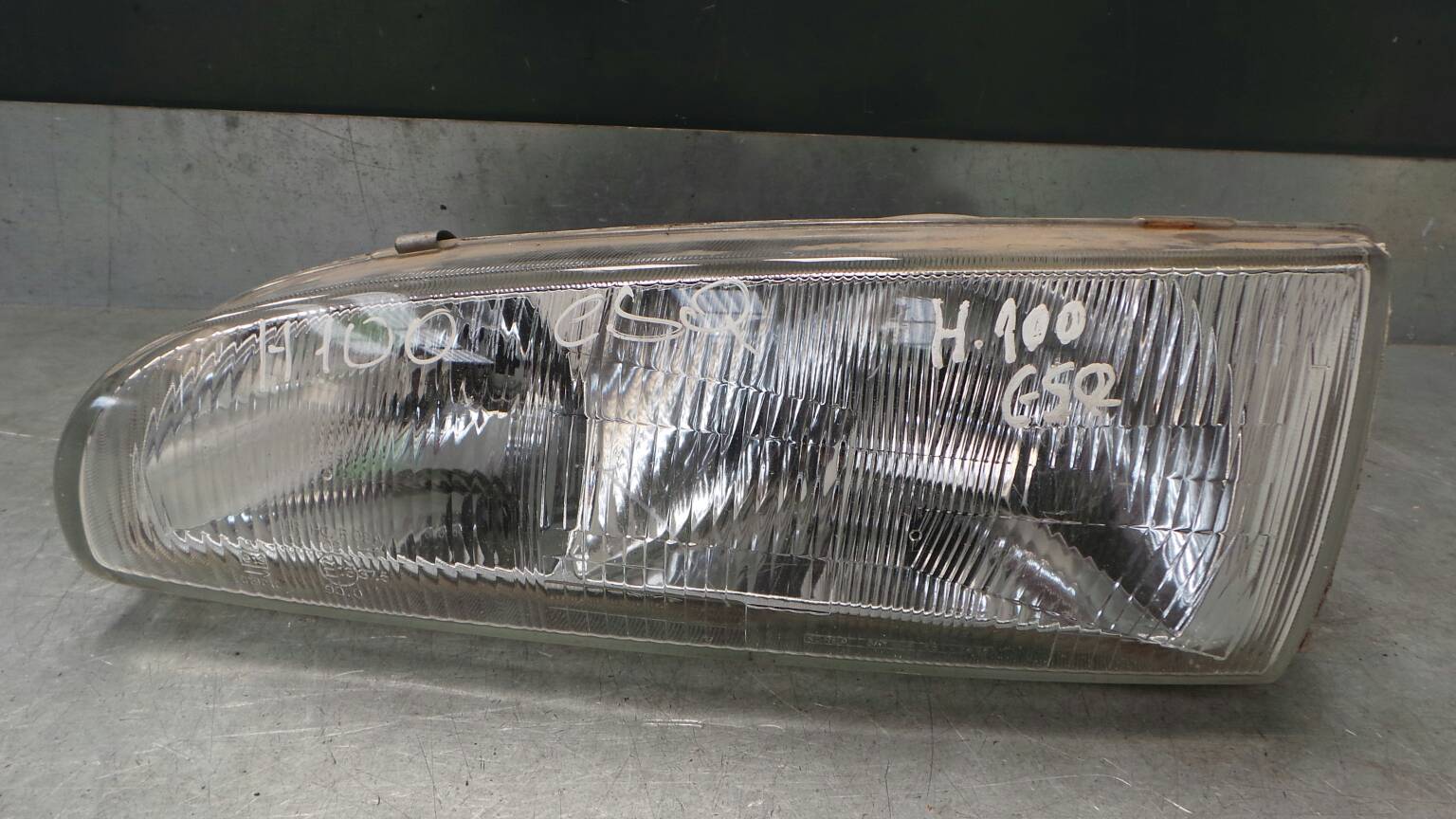 Left headlight HYUNDAI H100 Van | B-Parts