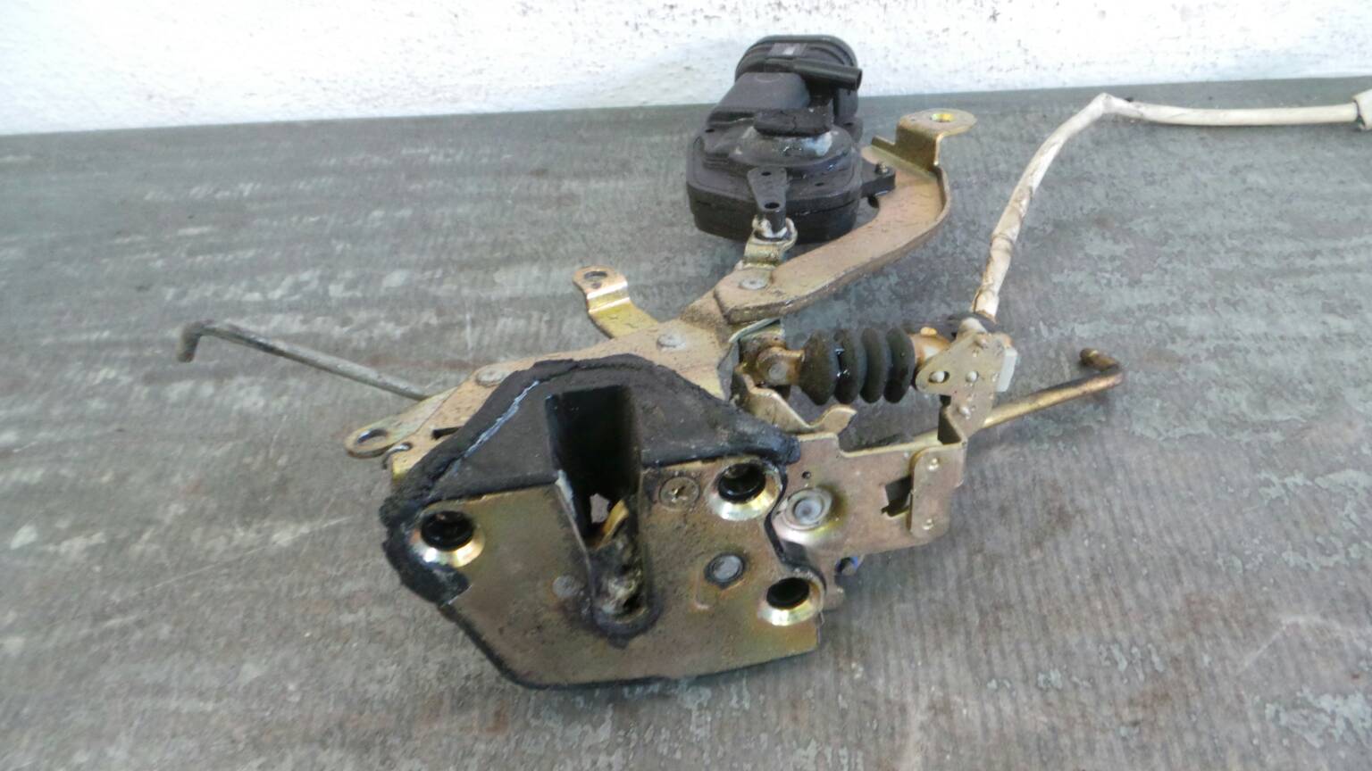 Serratura anteriore sinistra DAIHATSU TERIOS (J1_) 1.3 4WD (J100) 2218944 | B-Parts