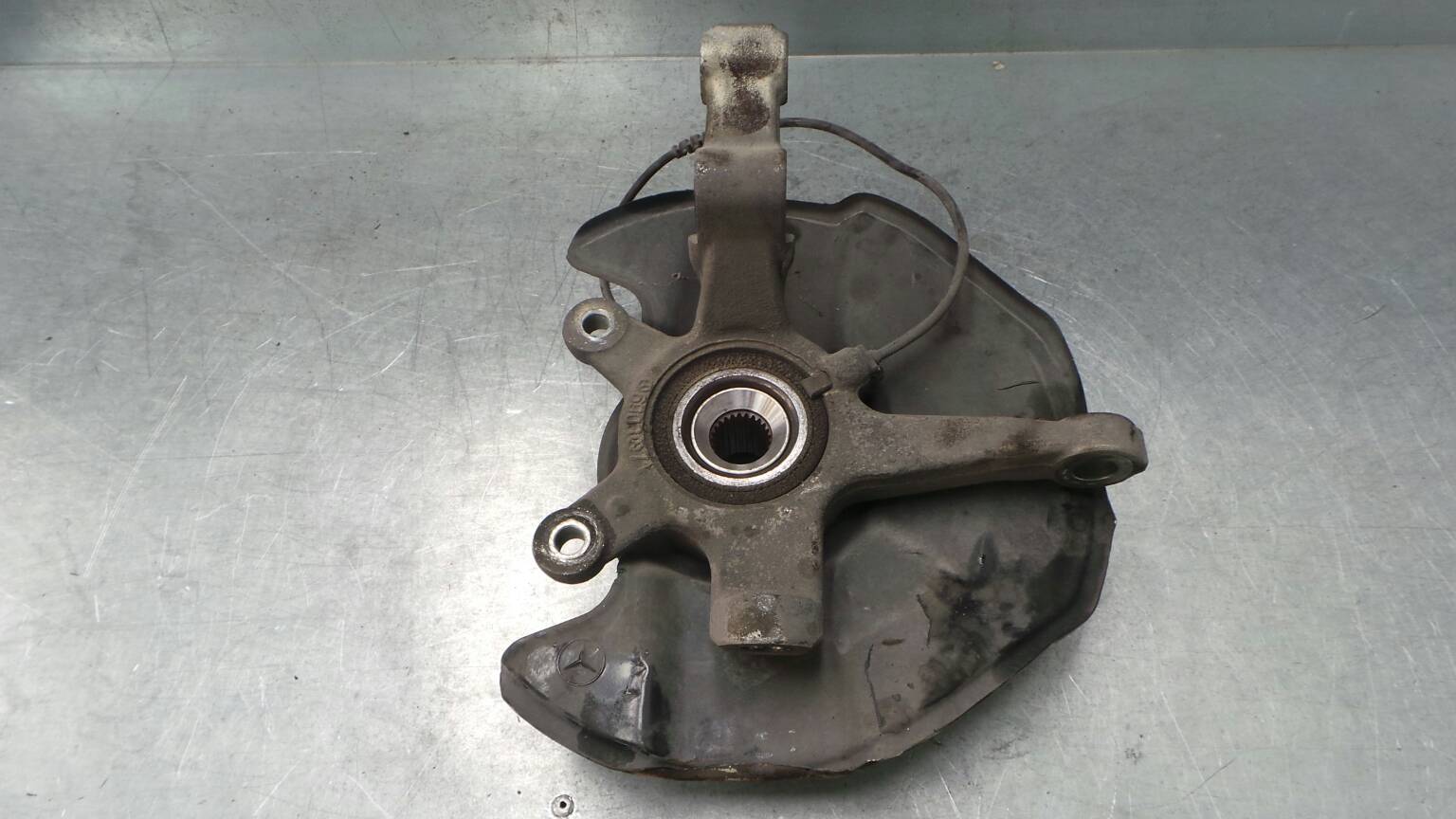 Left front steering knuckle MERCEDES-BENZ B-CLASS Sports Tourer (W245 ...
