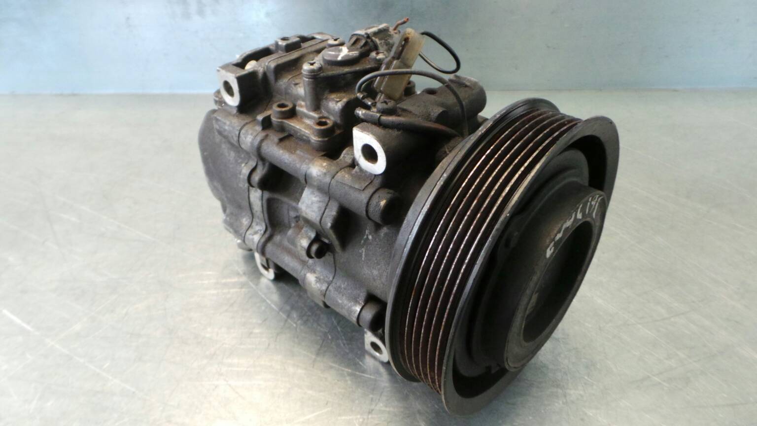AC compressor BMW 5 (E28) 520 i 168396 | B-Parts