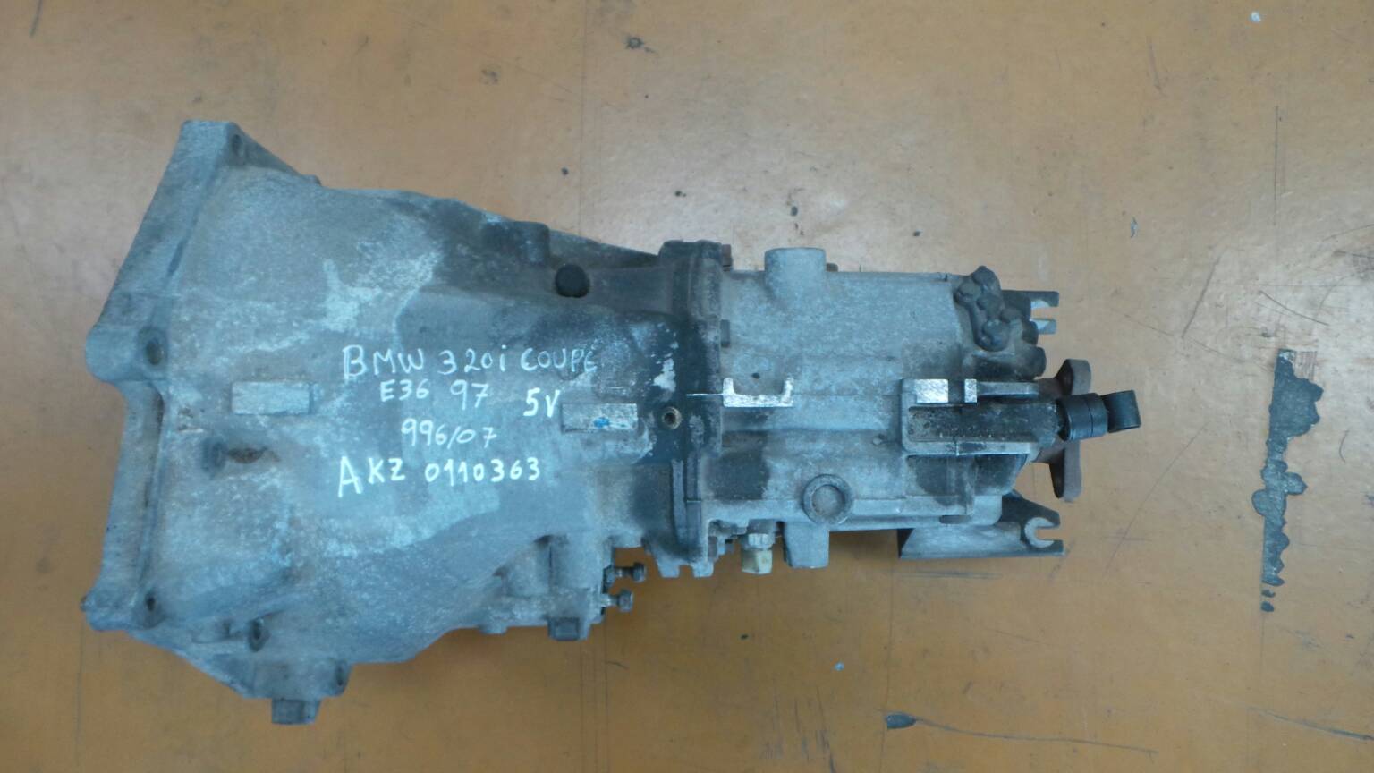 Manual gearbox BMW 3 (E36) AKZ 0110363 | B-Parts