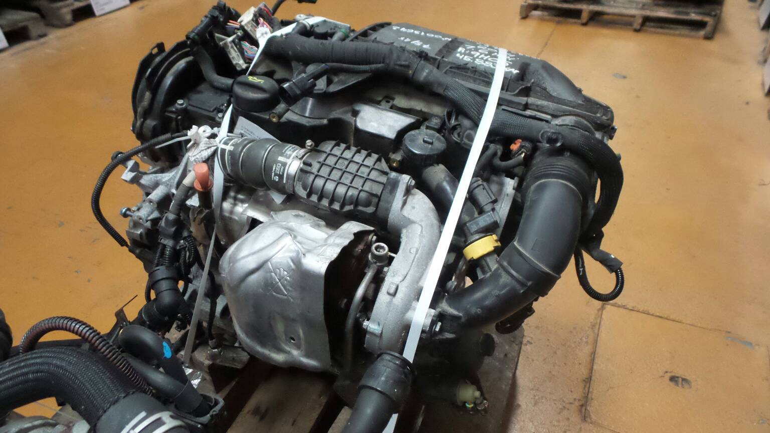 Moteur CITROËN C4 AIRCROSS 1.6 HDi 115 9HL (DV6C) / 9H05 0013642 | B-Parts