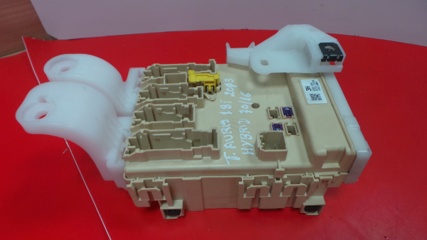 Fuse box TOYOTA AURIS (_E18_) 1.8 Hybrid (ZWE186_) 3969675 | B-Parts