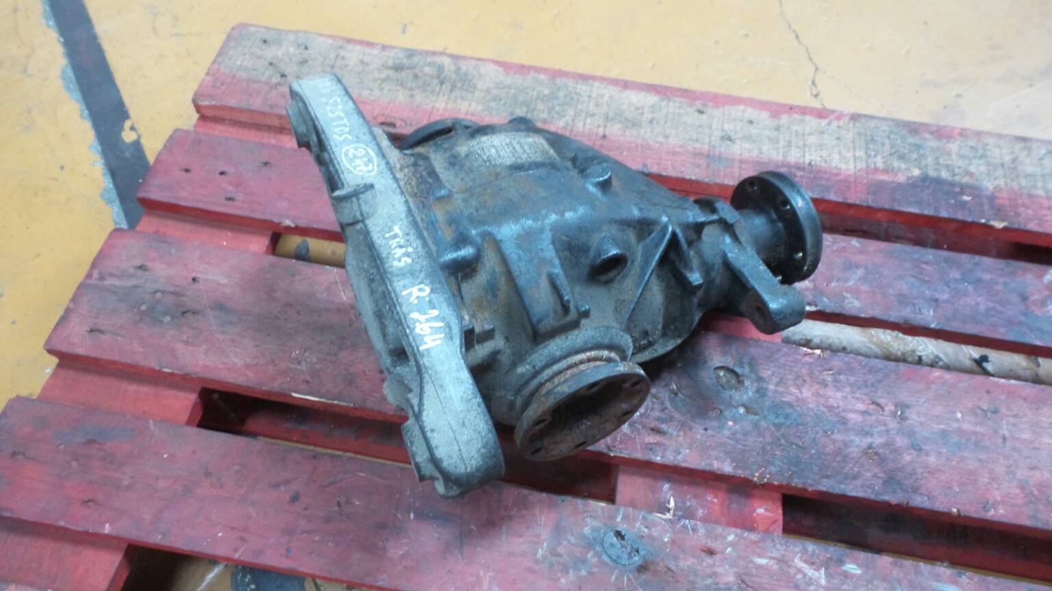 Rear differential BMW 5 (E39) 525 tds 3964419 | B-Parts