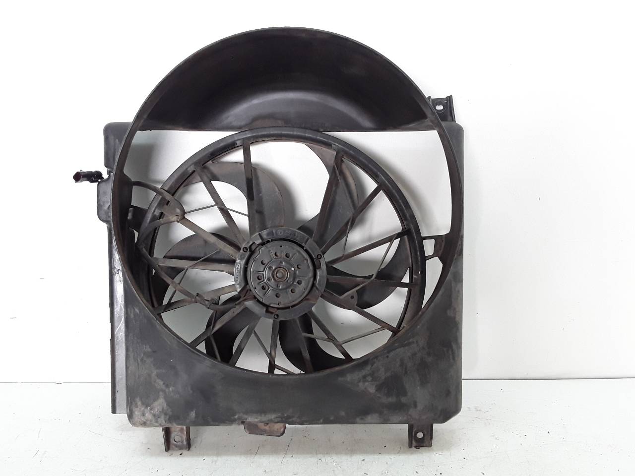 Radiator fan JEEP GRAND CHEROKEE II (WJ, WG) 3.1 TD 4x4 10696237 | B-Parts