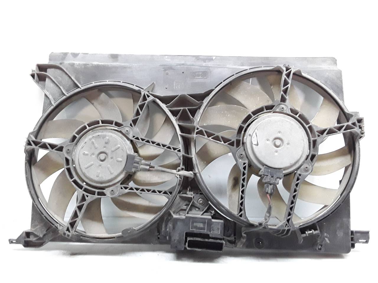 Radiator fan SAAB 9-3 Estate (E50) 1.9 TiD 8138888 | B-Parts