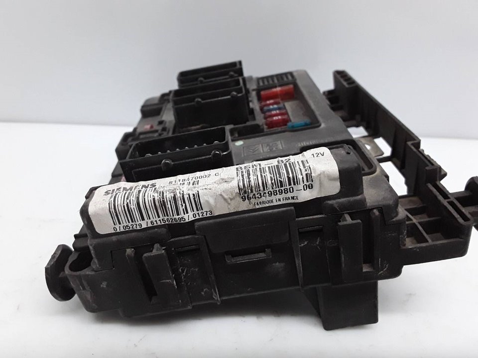 Fuse box PEUGEOT 407 (6D_) 7557142 | B-Parts