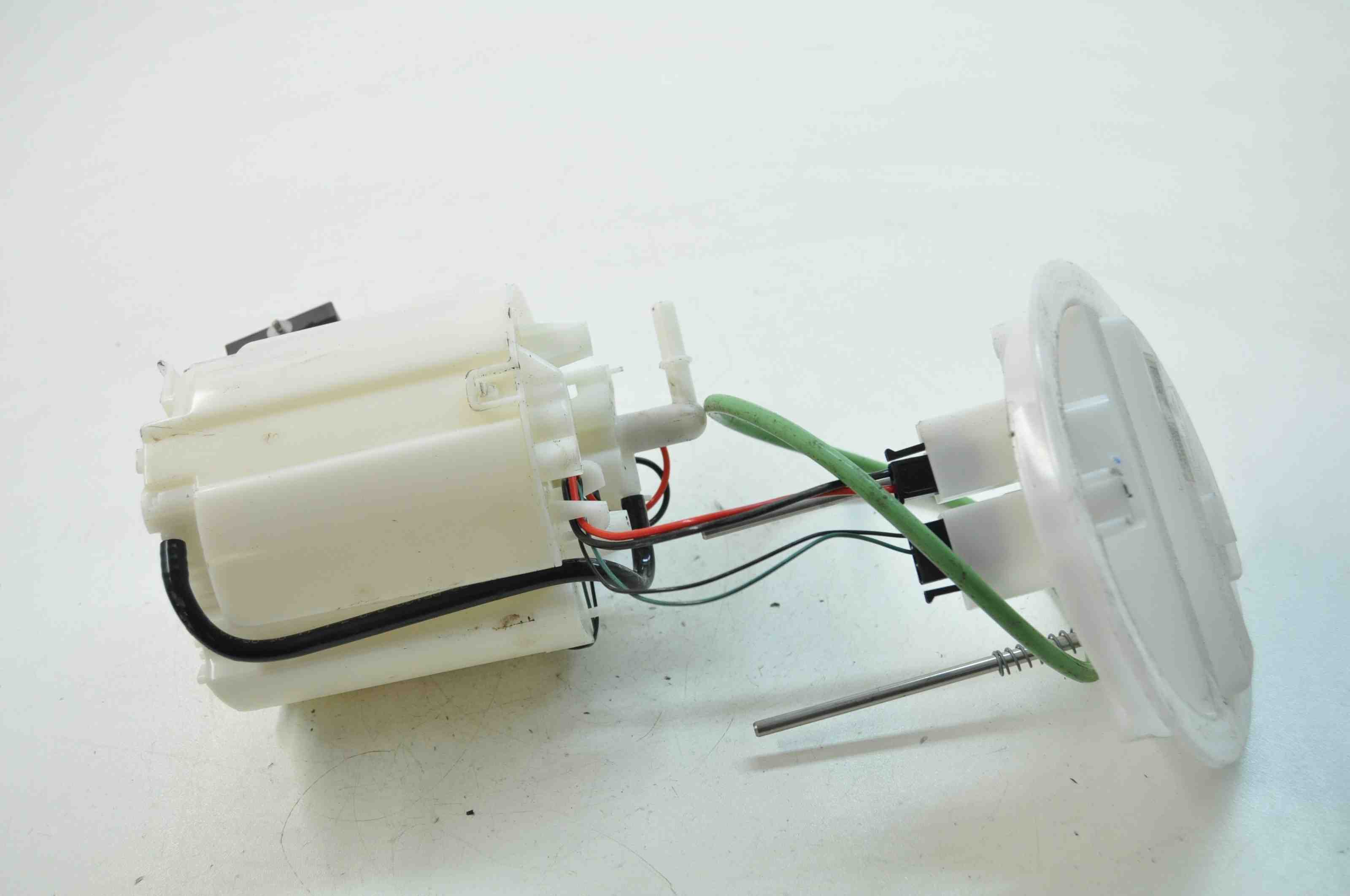 Fuel pump MERCEDES-BENZ C-CLASS (W204) C 200 Kompressor (204.041 ...