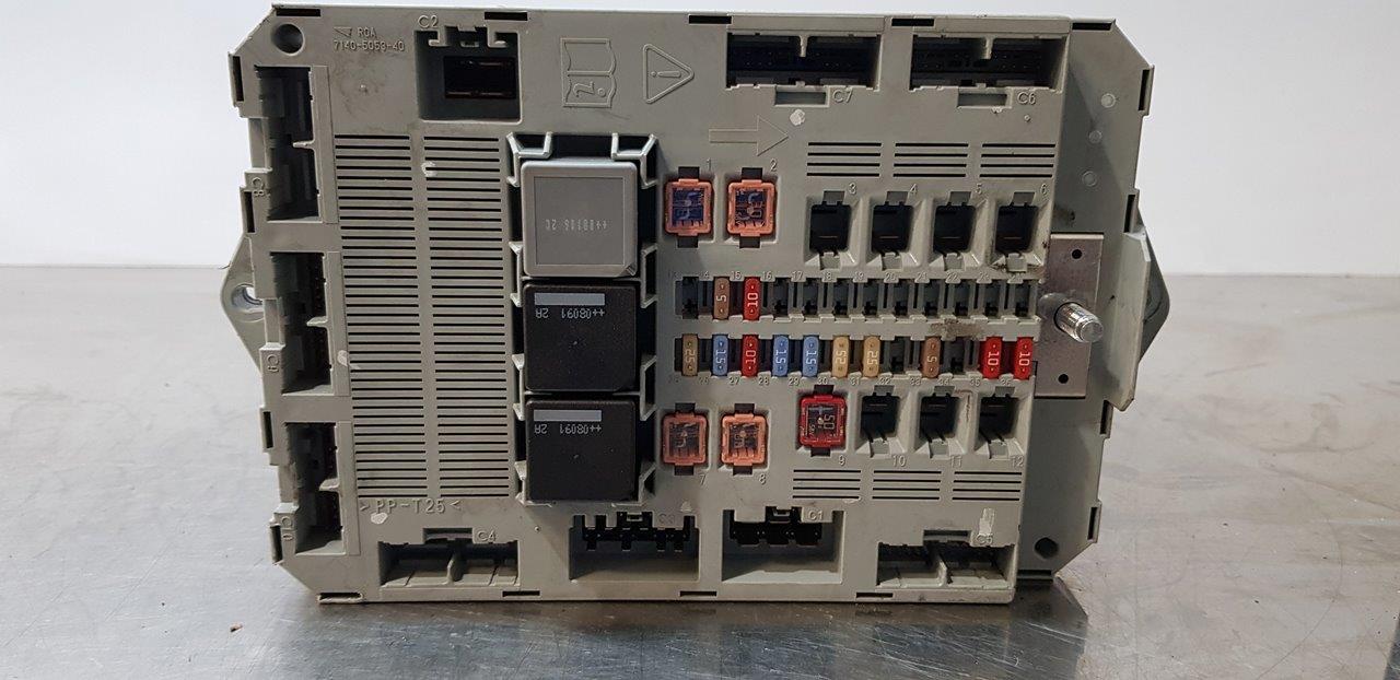 Fuse box JAGUAR XF I (X250) 2.7 D 7905891 | B-Parts