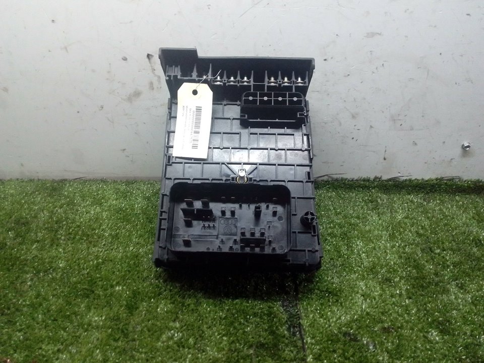 Fuse box VW SHARAN (7N1, 7N2) 2.0 TDI 8524945 | B-Parts