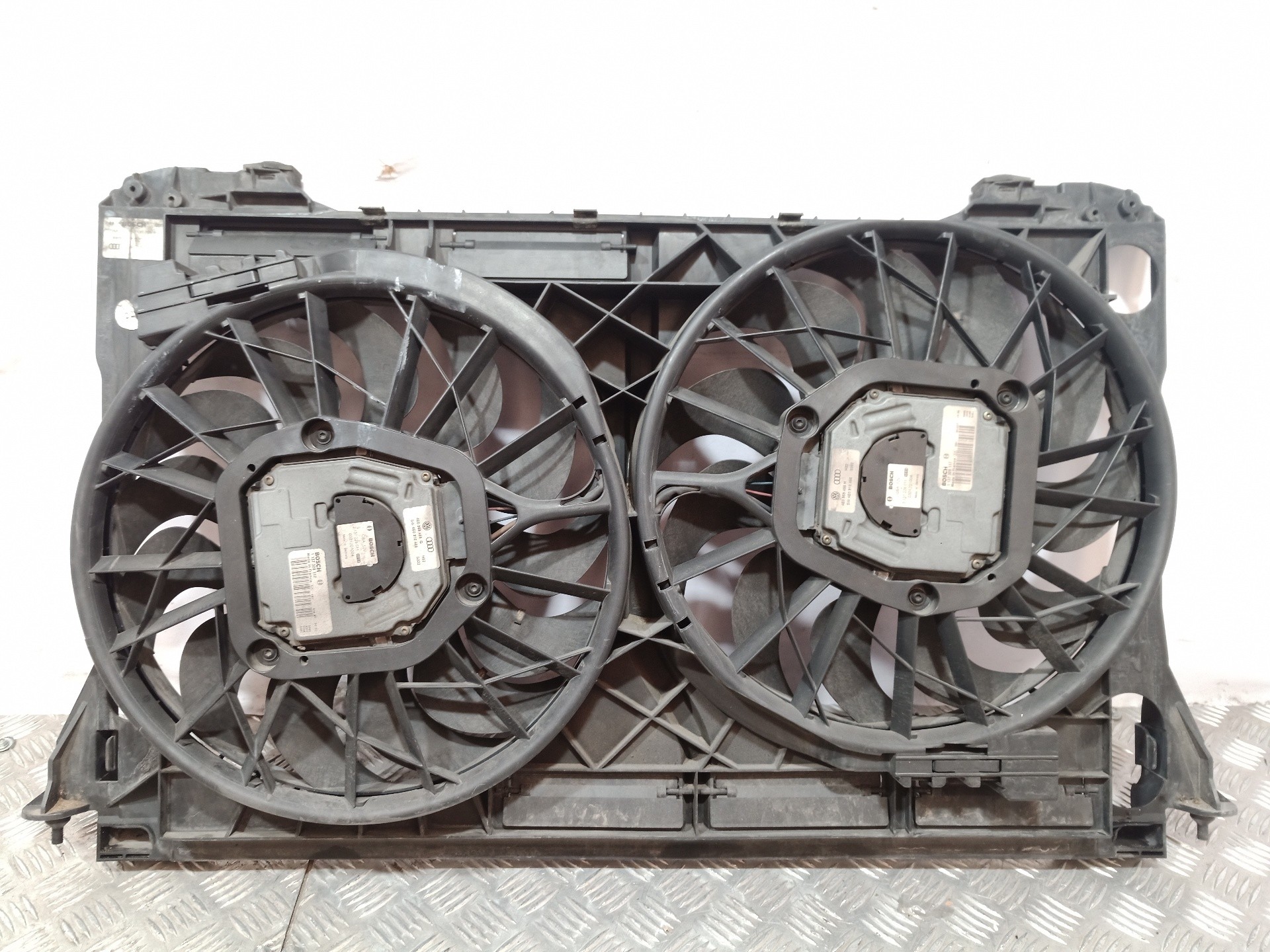 Radiator fan AUDI A8 D3 (4E2, 4E8) 3.7 quattro 9720221 | B-Parts