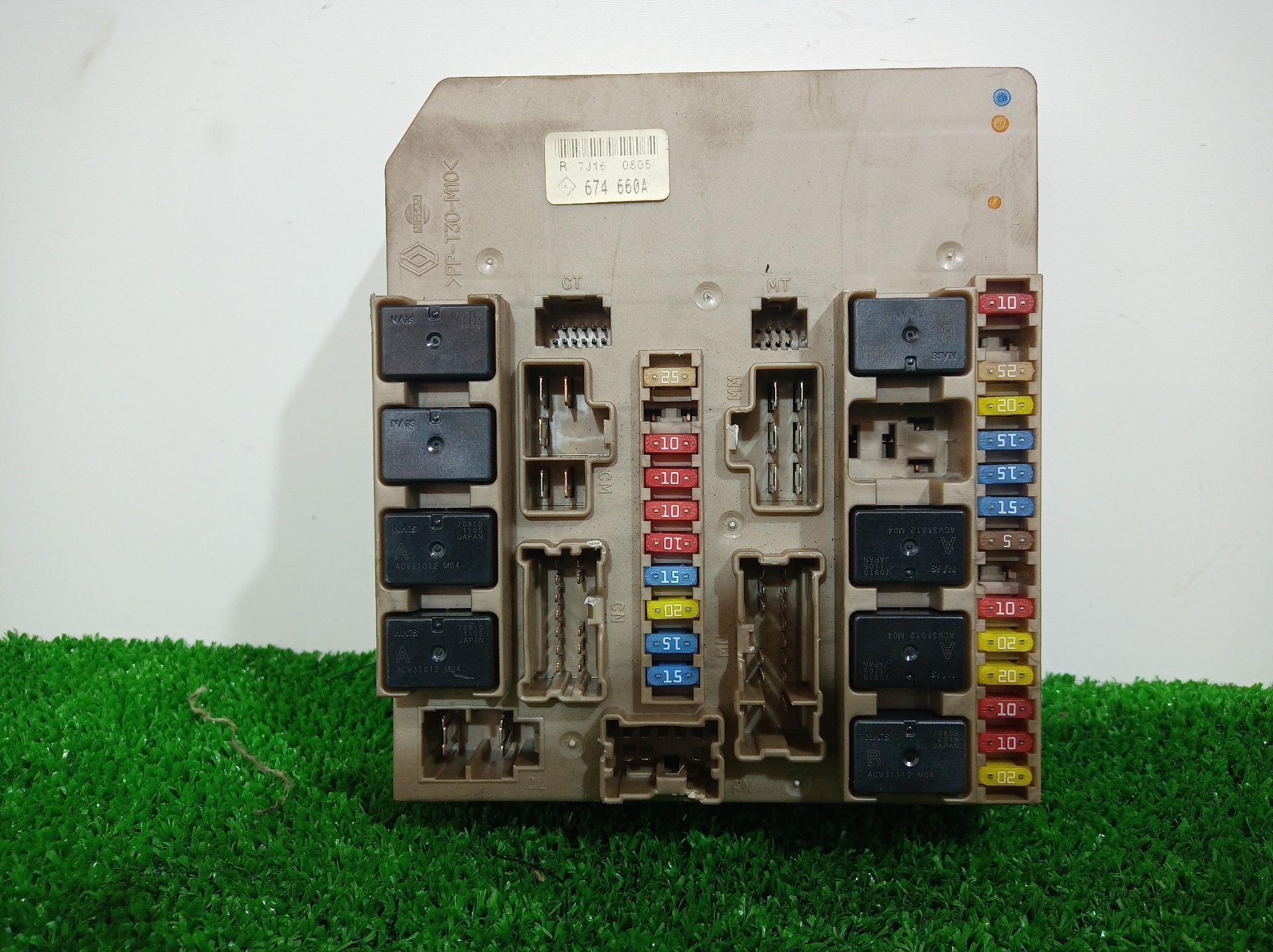 Fuse box RENAULT CLIO III (BR0/1, CR0/1) 13484024 | B-Parts