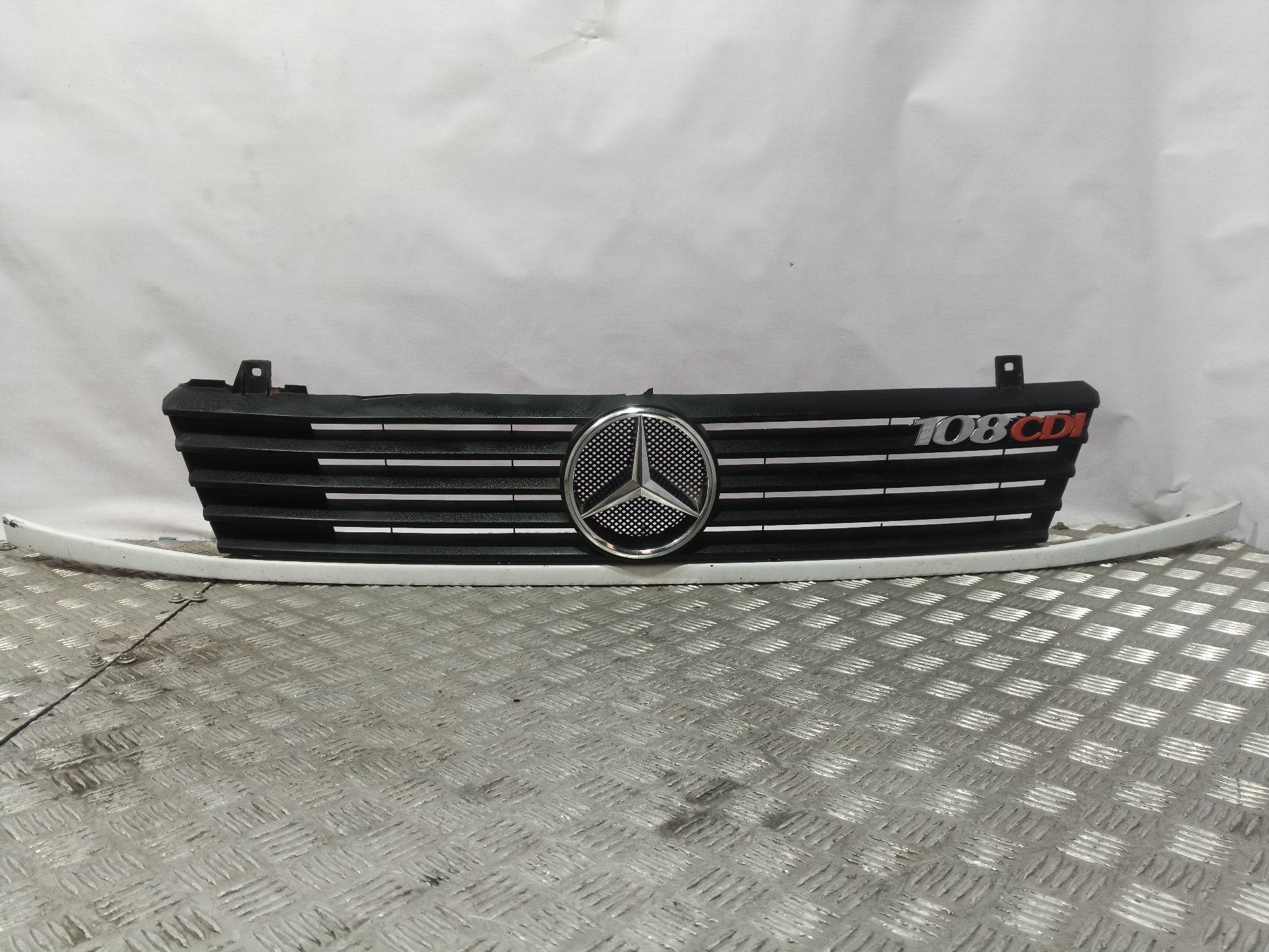 Grilles de calandre MERCEDES-BENZ VITO Van (W638) 13047160 | B-Parts