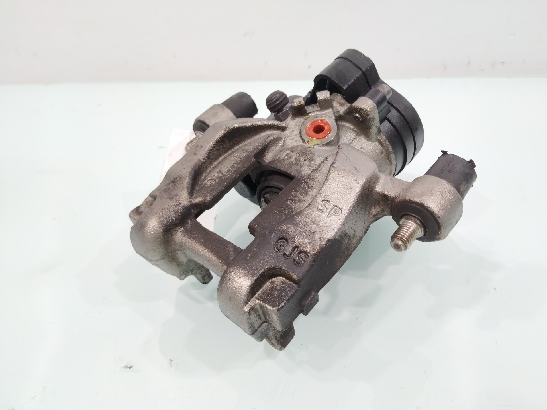 Right rear brake caliper VW TIGUAN (AD1, AX1) 26389766 | B-Parts