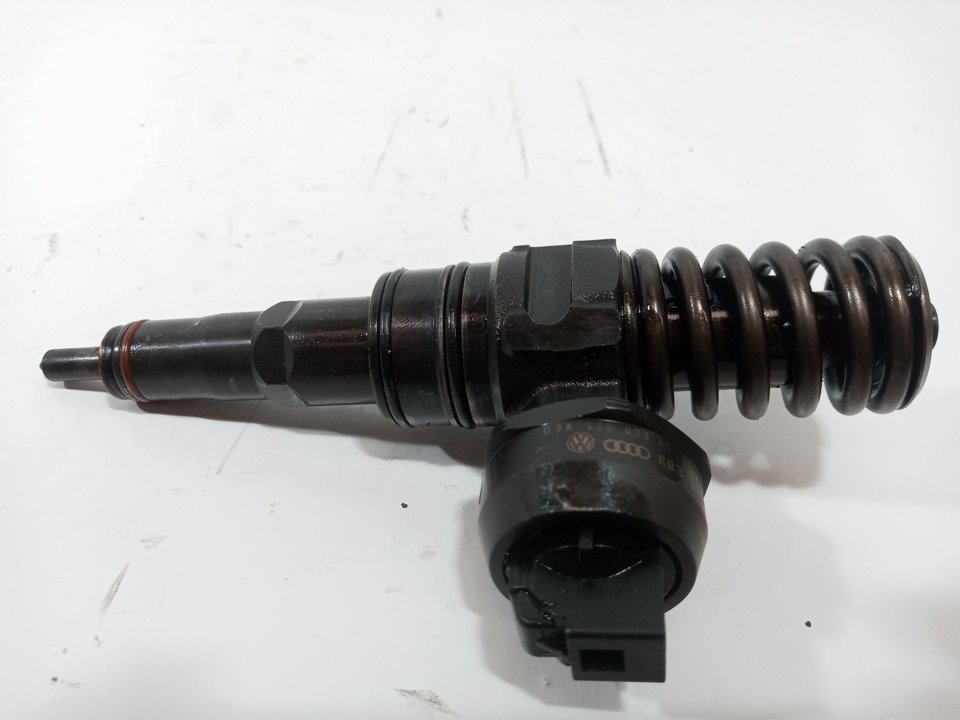 Injector SEAT LEON (1M1) 10175489 | B-Parts