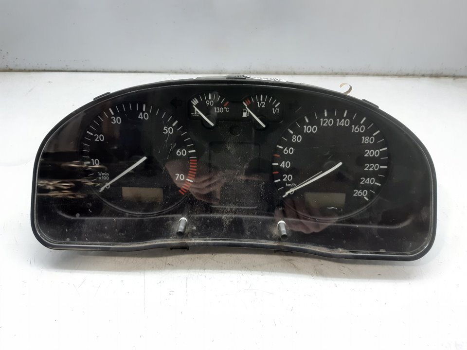 Instrument cluster VW PASSAT B5 (3B2) 1.8 10061107 | B-Parts