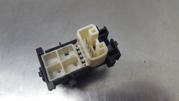 Right rear window switch TOYOTA YARIS (_P9_) 1928298 | B-Parts