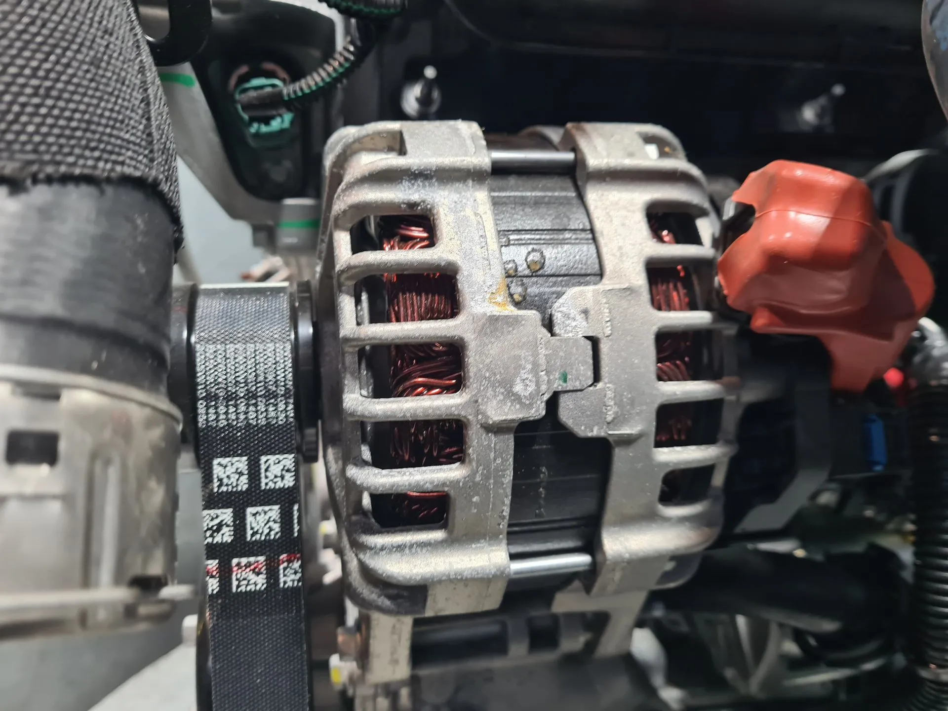 Alternador DACIA SANDERO III 1.0 TCe 90 30967635 | B-Parts
