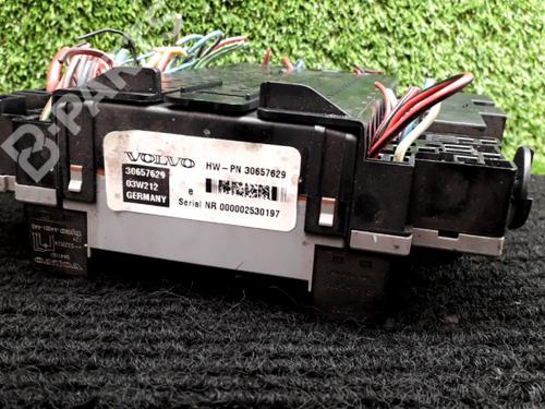 Caixa de fusíveis VOLVO V70 II (285) D5 6197258 | B-Parts