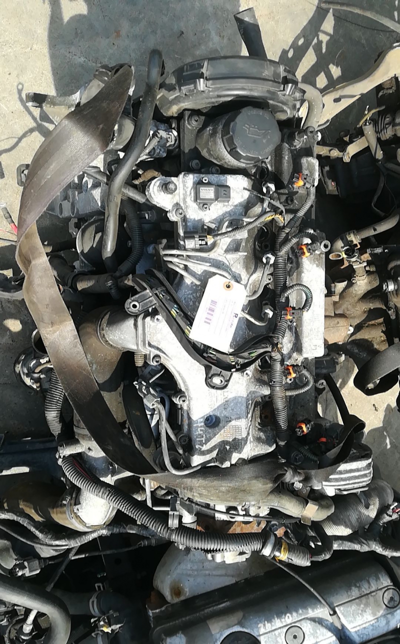 Engine VOLVO V70 II (285) 2.4 D 6223008 | B-Parts