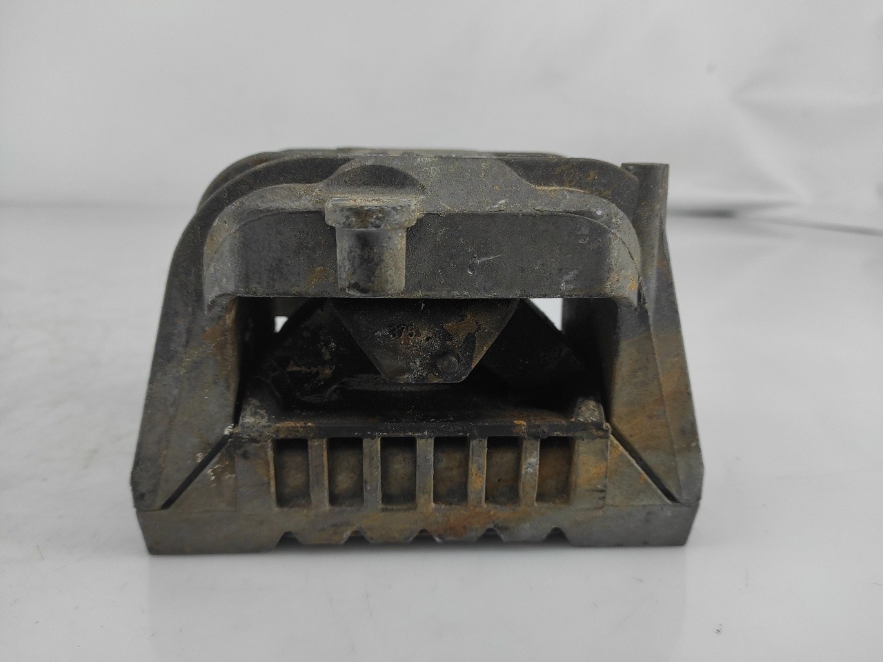 Engine mount VW PASSAT B6 Variant (3C5) 1.9 TDI 8882372 | B-Parts