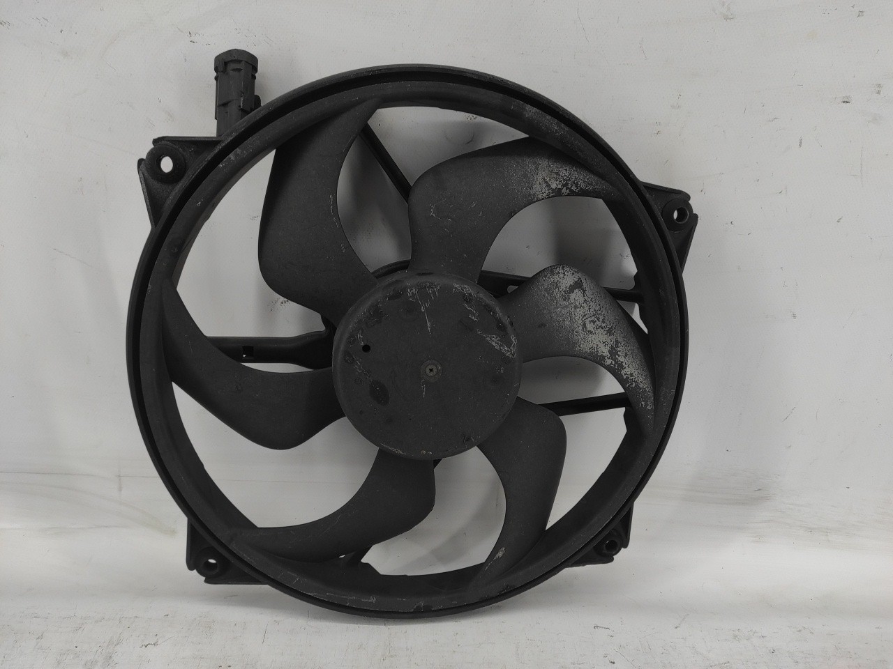 Radiator fan PEUGEOT 307 (3A/C) 1.4 HDi 8214541 | B-Parts