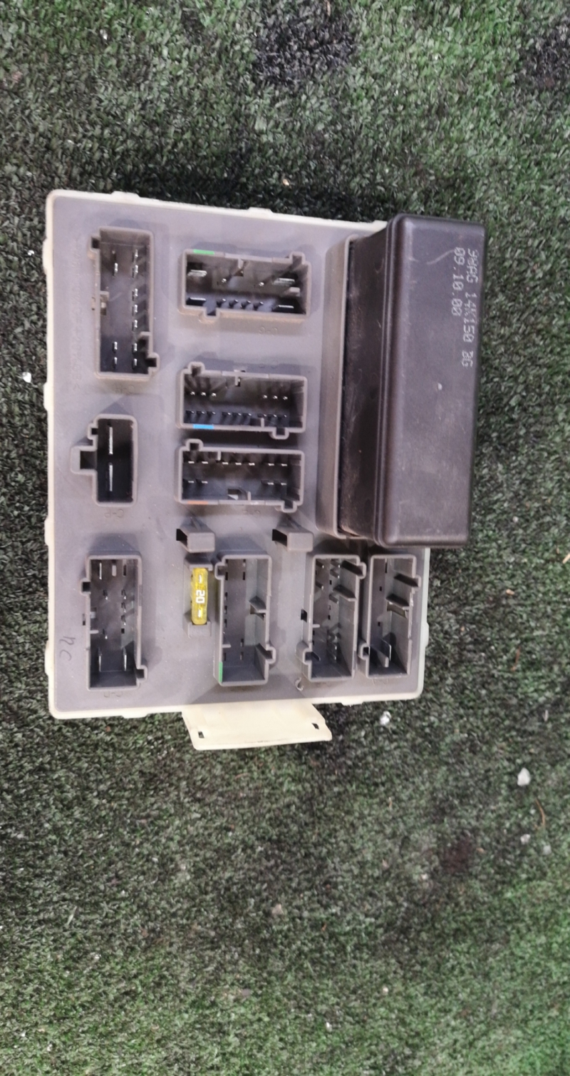 Fuse box FORD FOCUS I (DAW, DBW) 1.6 16V 6196429 | B-Parts