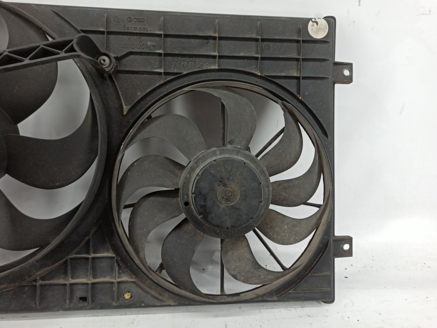 Radiator fan VW GOLF IV Variant (1J5) 1J0121207T | B-Parts
