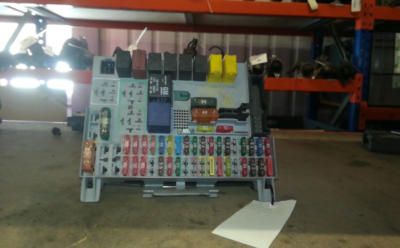 Fuse box OPEL ASTRA G Hatchback (T98) 6178219 | B-Parts