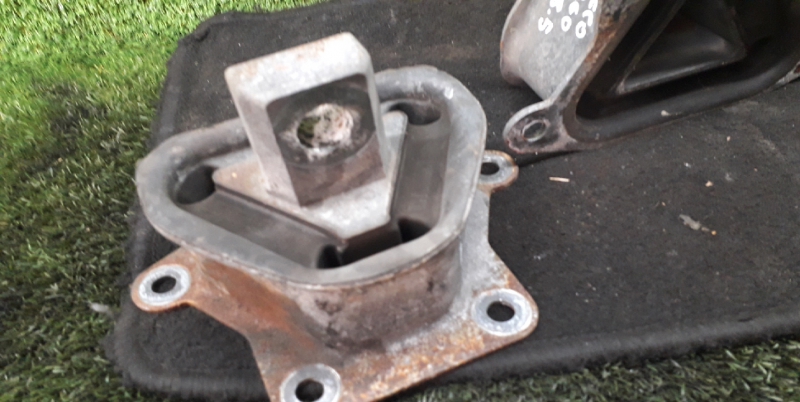 Engine mount IVECO EuroCargo I-III 6179509 | B-Parts