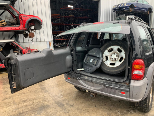 Fuse box JEEP CHEROKEE (KJ) 2.5 CRD 4x4 3393101B | B-Parts