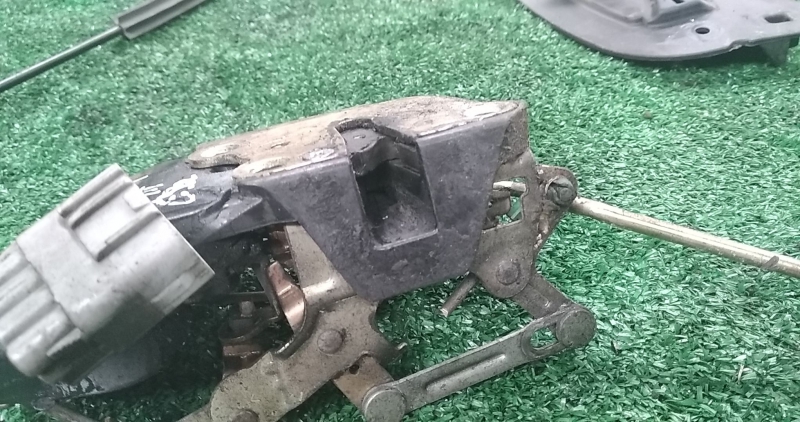 Front left lock TOYOTA HIACE IV Bus (__H1_, __H2_) | B-Parts