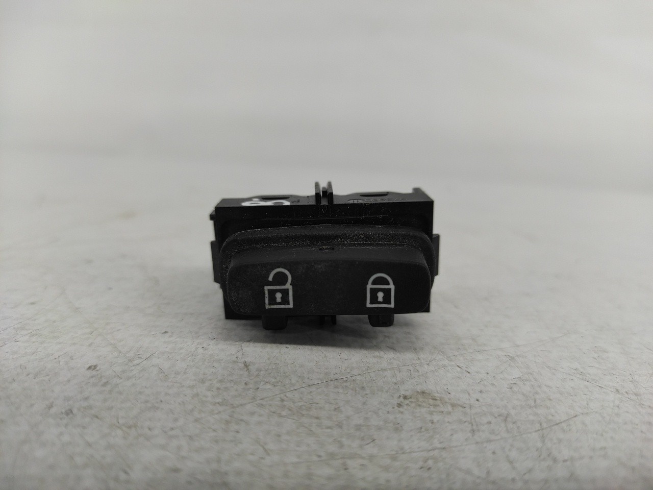 Switch VOLVO V70 III (135) 2.4 D 8225892 | B-Parts