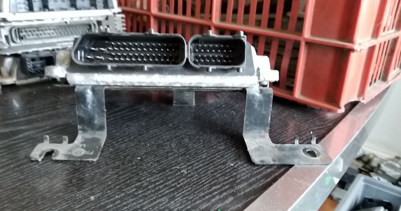 Engine control unit (ECU) VW GOLF IV (1J1) 1.4 16V 6181168 | B-Parts