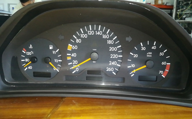 Instrument cluster MERCEDES-BENZ E-CLASS (W210) E 200 Kompressor (210. ...
