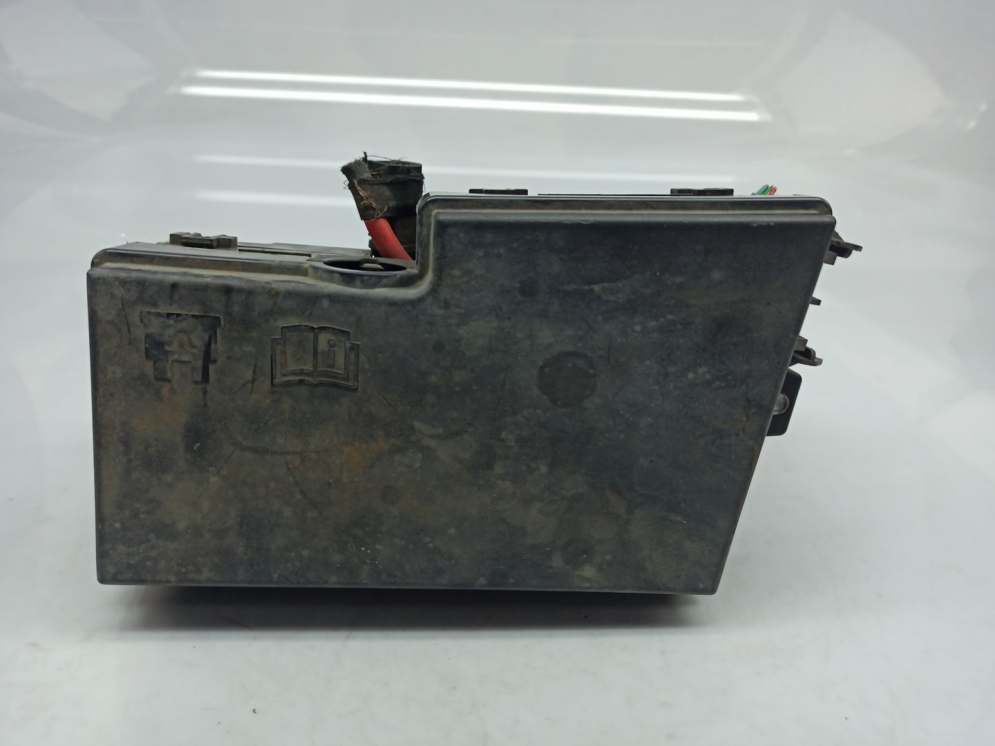 Fuse box VOLVO V50 (545) 2.0 D 6205130 | B-Parts