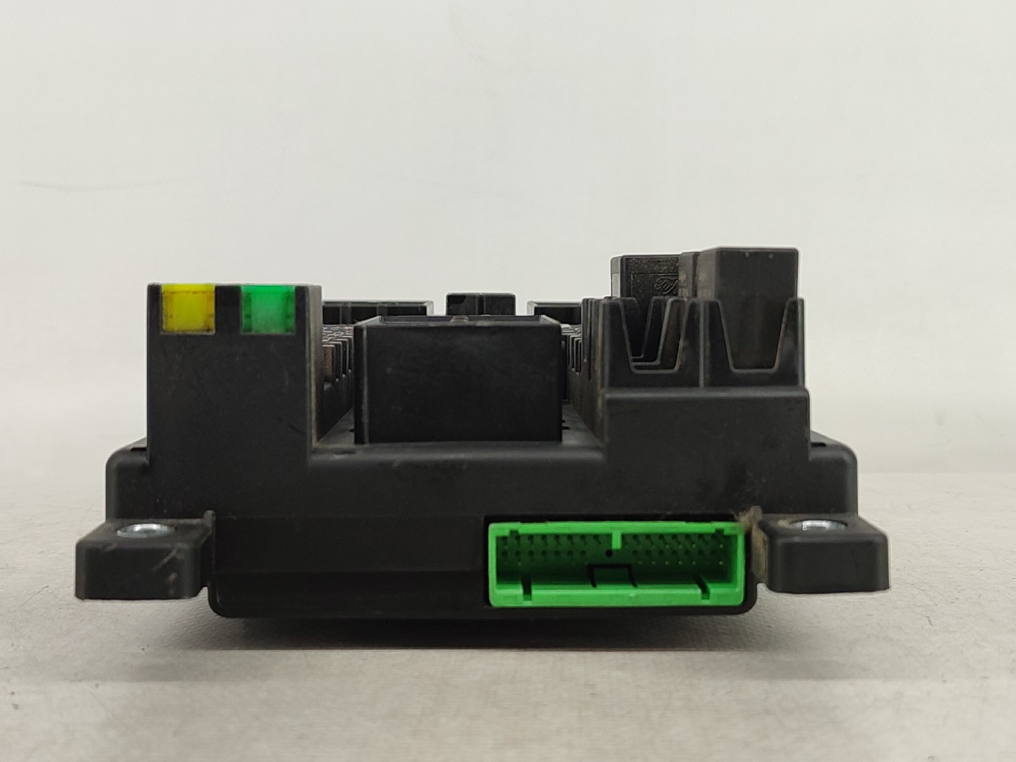 Fuse box LAND ROVER RANGE ROVER SPORT I (L320) 2.7 D 4x4 9847537 | B-Parts