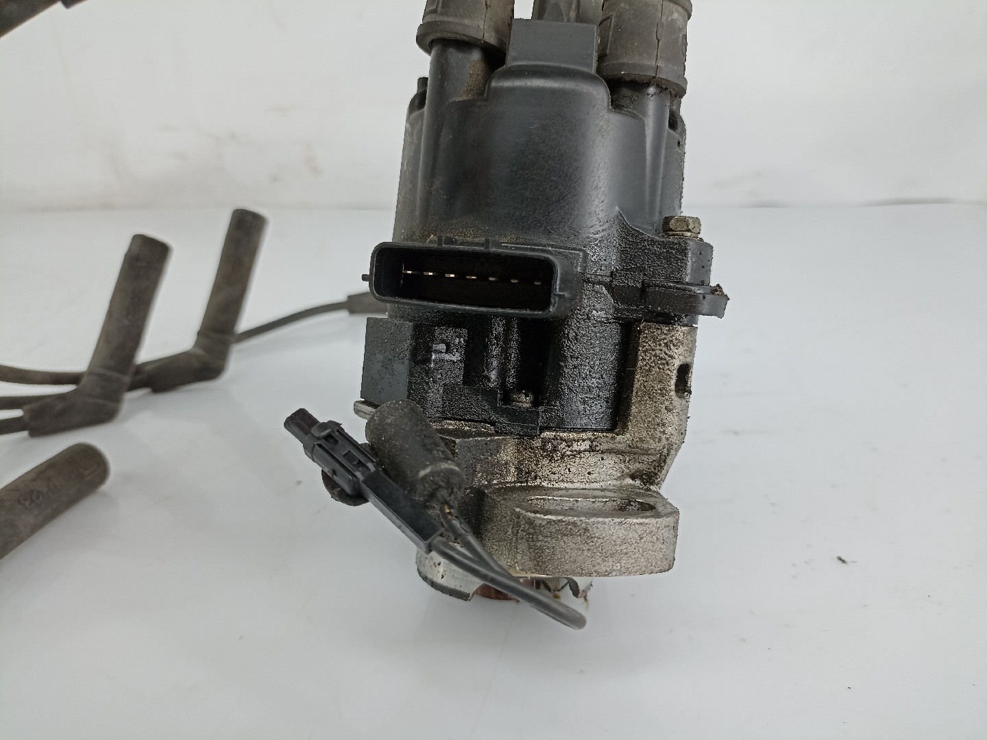 Ignition distributor MITSUBISHI LANCER VI (CJ_, CP_) 1.3 12V (CK1A ...