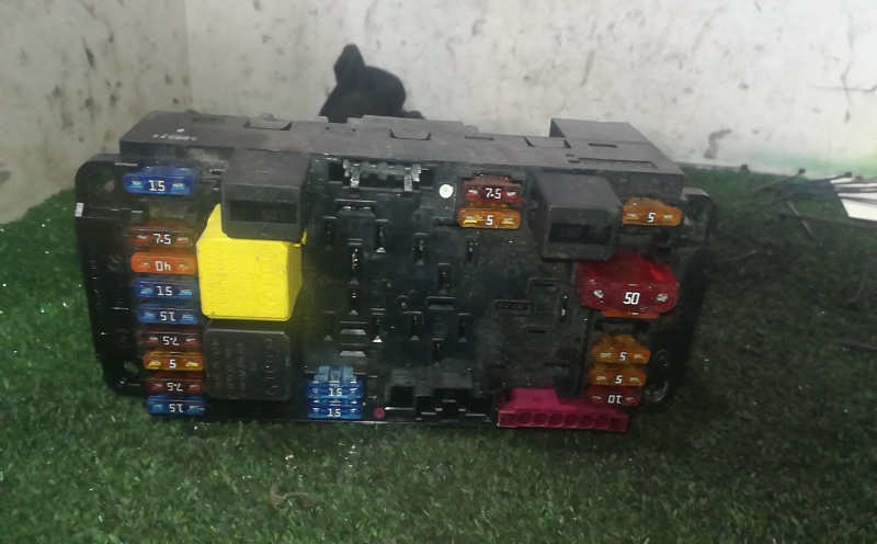 Fuse box MERCEDES-BENZ C-CLASS (W203) 6186778 | B-Parts
