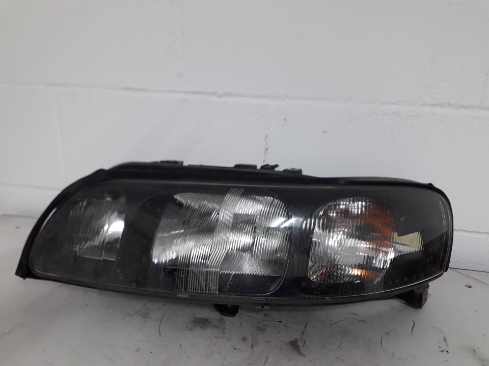 Left headlight VOLVO S60 I (384) 2.4 D 8700478 | B-Parts