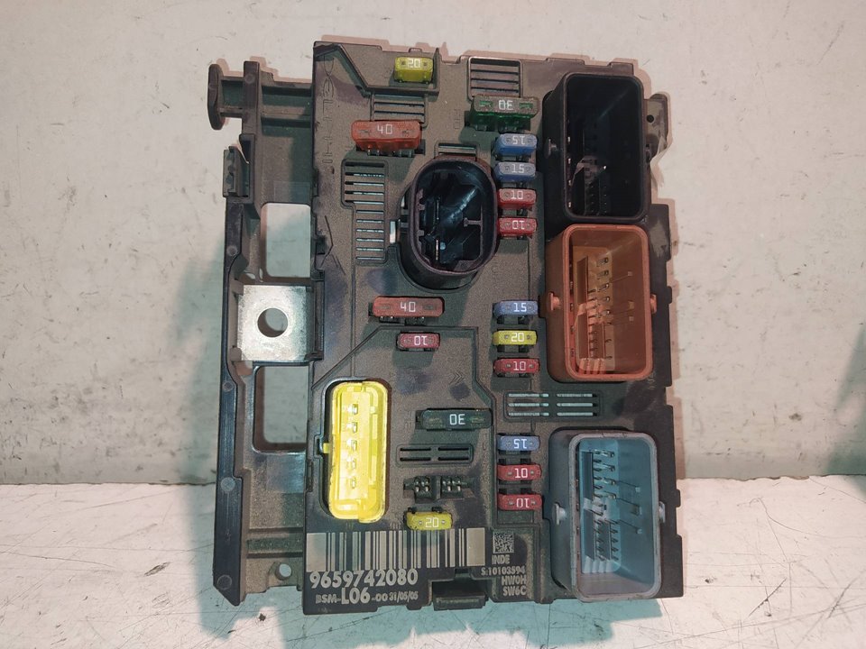 Fuse box PEUGEOT 307 Break (3E) 2.0 HDi 135 8702354 | B-Parts