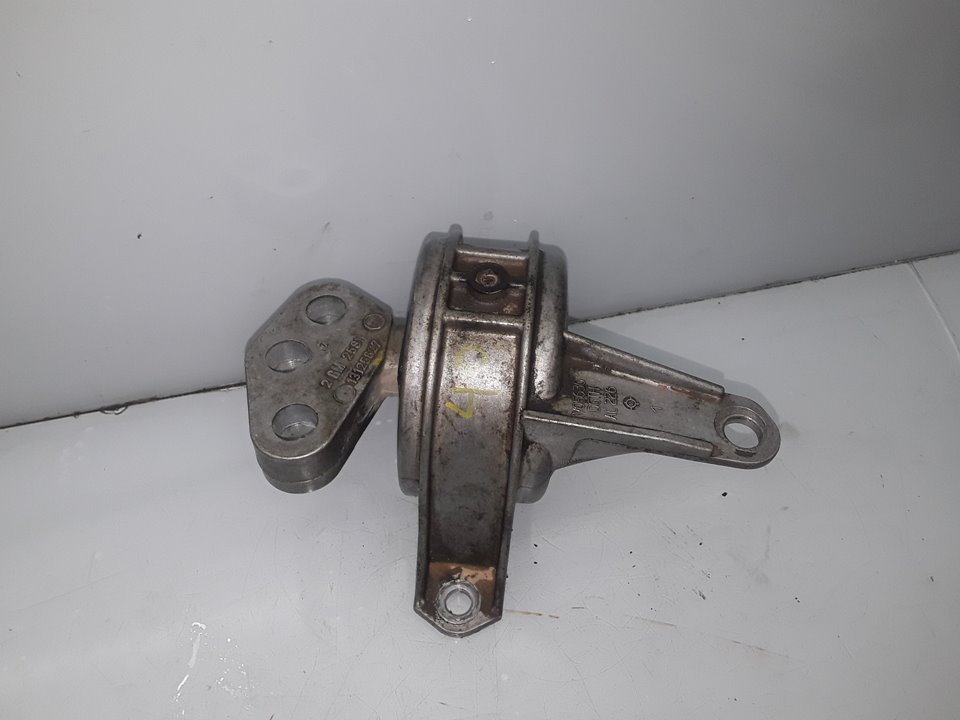 Engine mount MITSUBISHI PAJERO III (V7_W, V6_W) 3.2 Di-D (V68W) 9442166 ...
