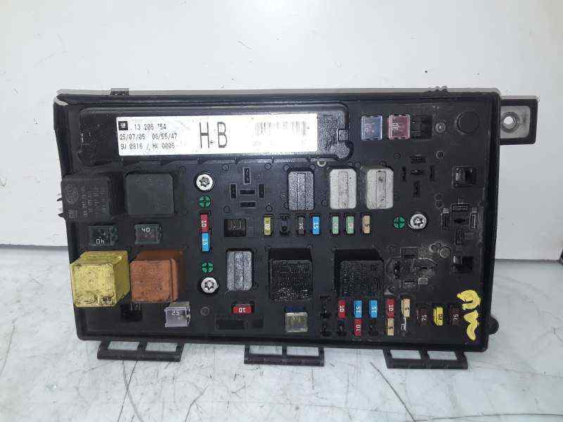Fuse box OPEL ASTRA H (A04) 8576473 | B-Parts