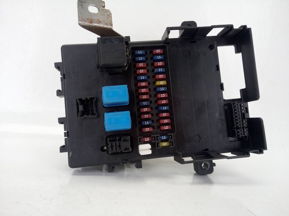 Boîte à Fusibles NISSAN TERRANO II (R20) 2.7 TDi 4WD 9520376 | B-Parts