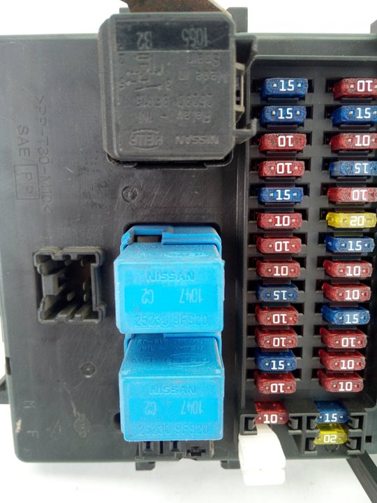 Boîte à Fusibles NISSAN TERRANO II (R20) 2.7 TDi 4WD 9520376 | B-Parts